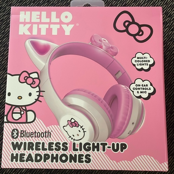 Hello Kitty | Headphones | Hello Kitty Wireless Lightup Headphones ...